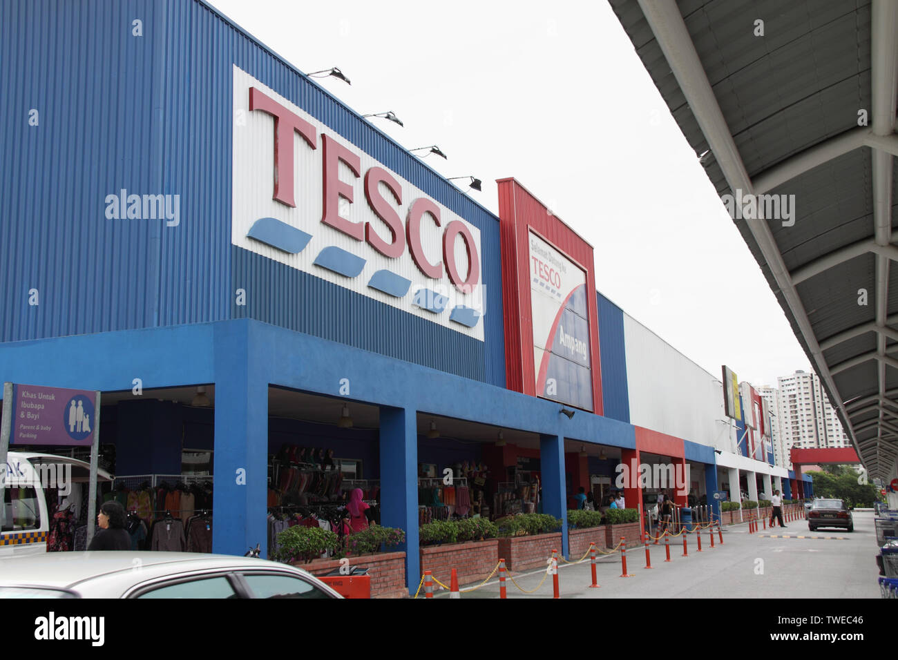 Supermarket architecture hi-res stock photography and images - Alamy