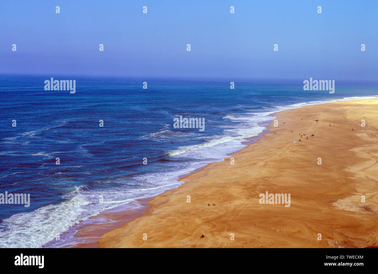 Scenery of Nazare sand beach with waves of ocean, nazare, Portugal ...
