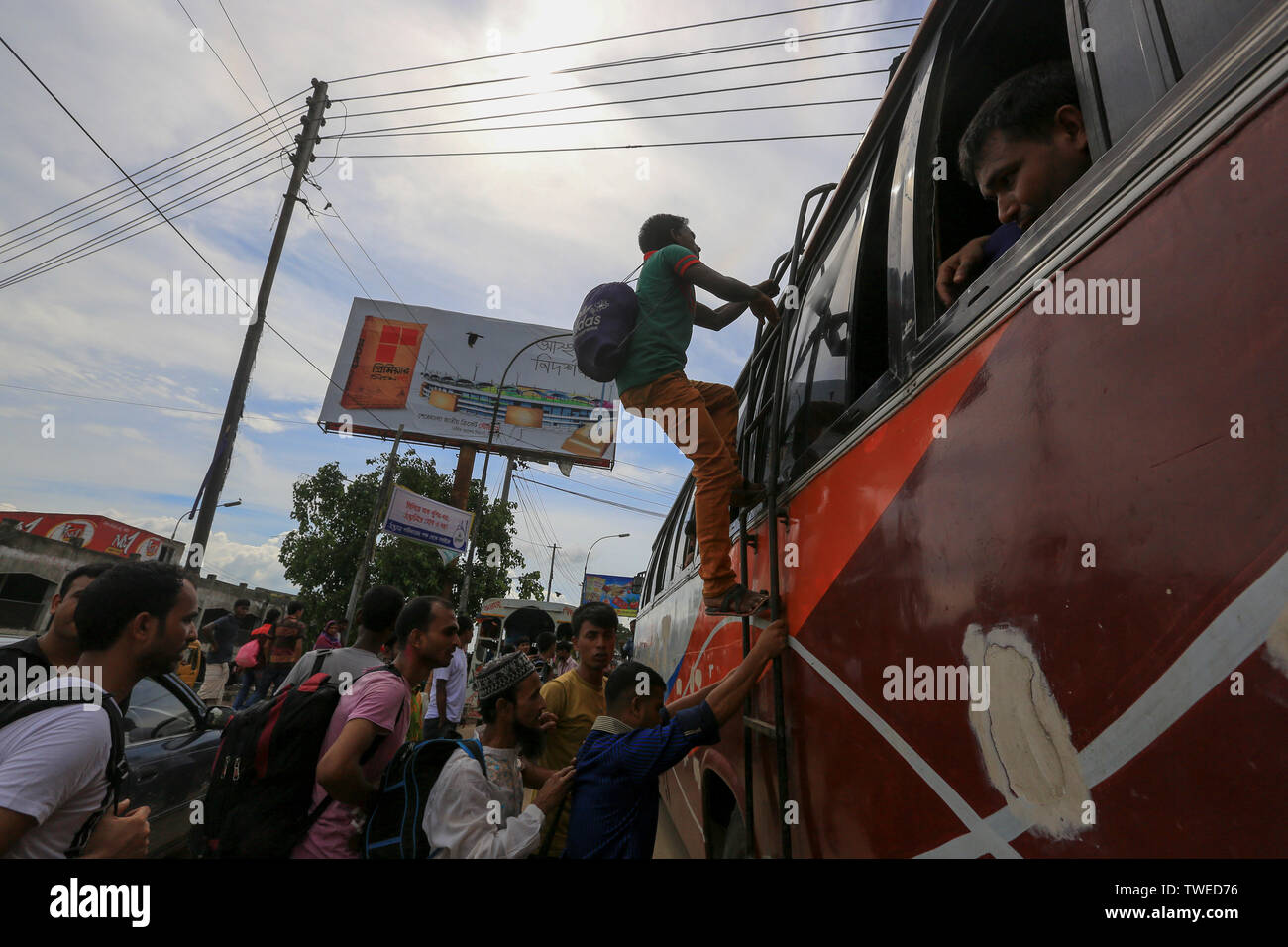 Home bound People climbing on the rooftop of bus, defying all the ...
