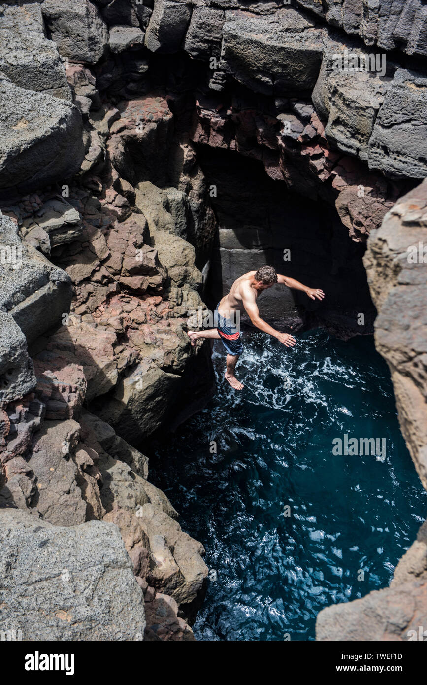 South point cliff dive south point park hi-res stock photography and images - Alamy
