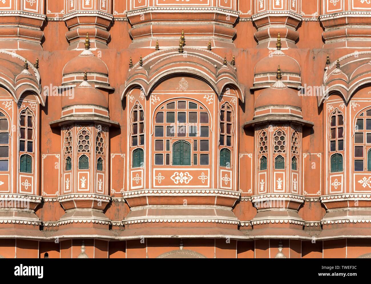 Close-up, windows of facade of Hawa Mahal, Palace of Winds, Jaipur ...
