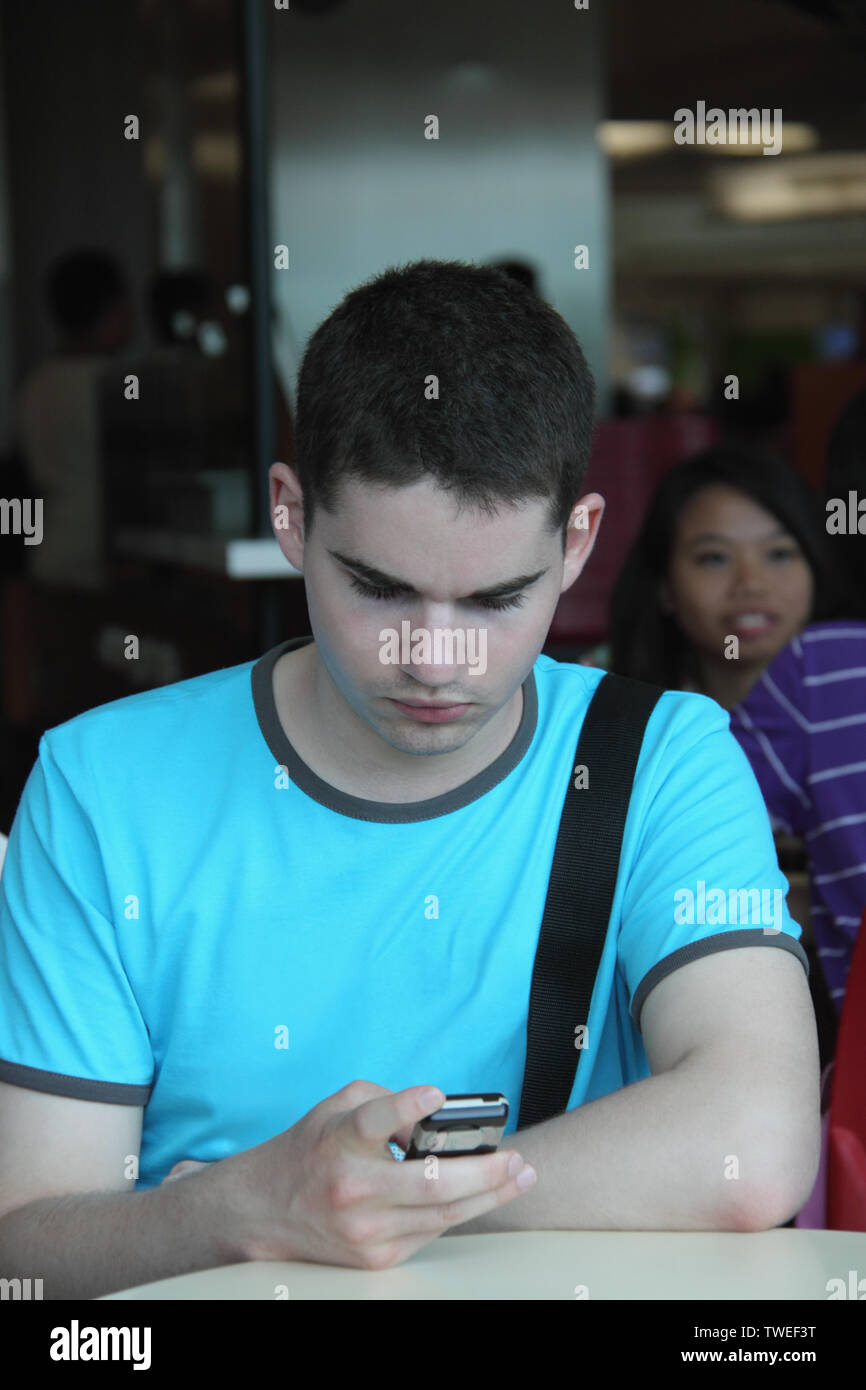 Man text messaging Stock Photo - Alamy