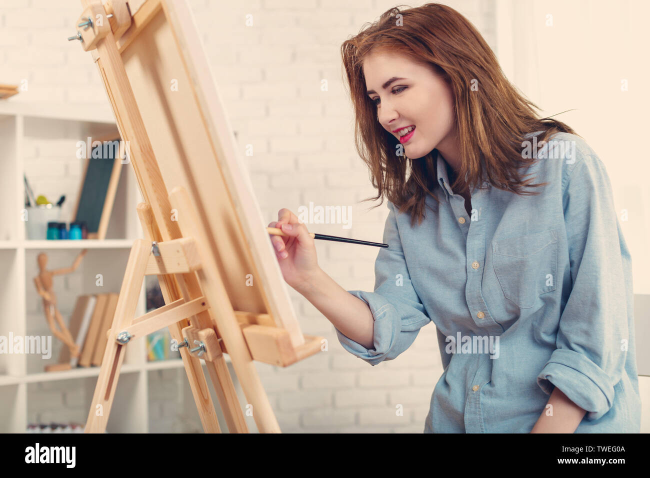 Beautiful young woman painter at work Stock Photo - Alamy