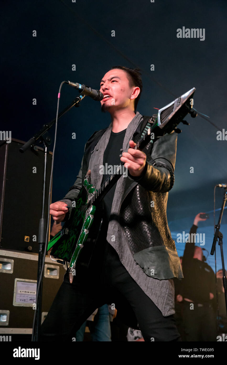 Gala lead throat singer and morin khuur hi-res stock photography and ...
