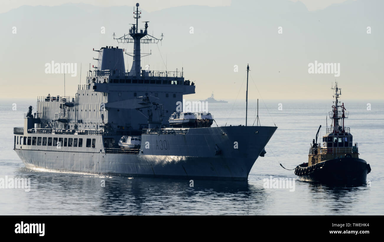 The SAS Drakensberg fleet replenishment ship arrives at the Simons Town ...