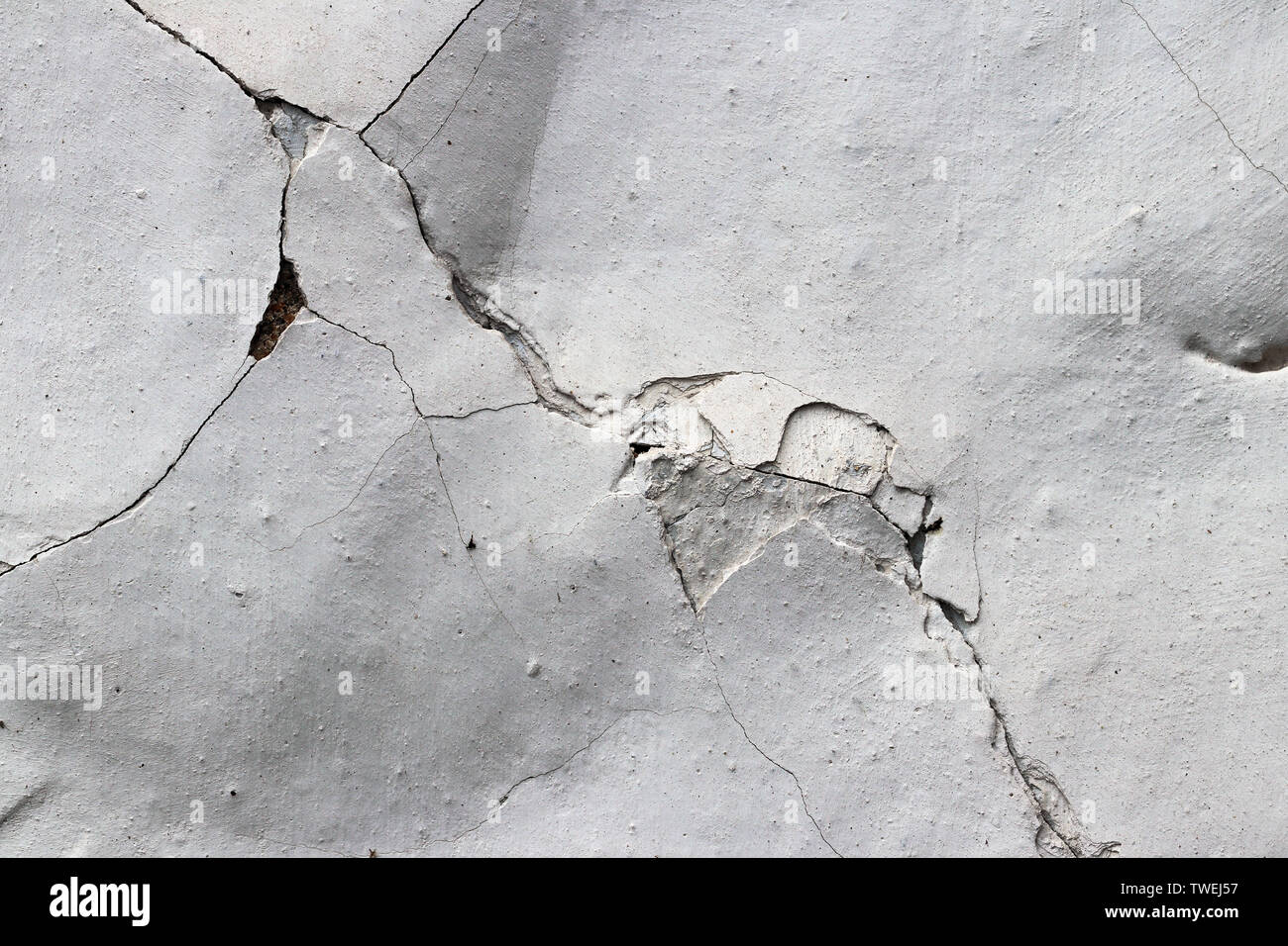 Detail of the od flaking and cracked plaster Stock Photo - Alamy