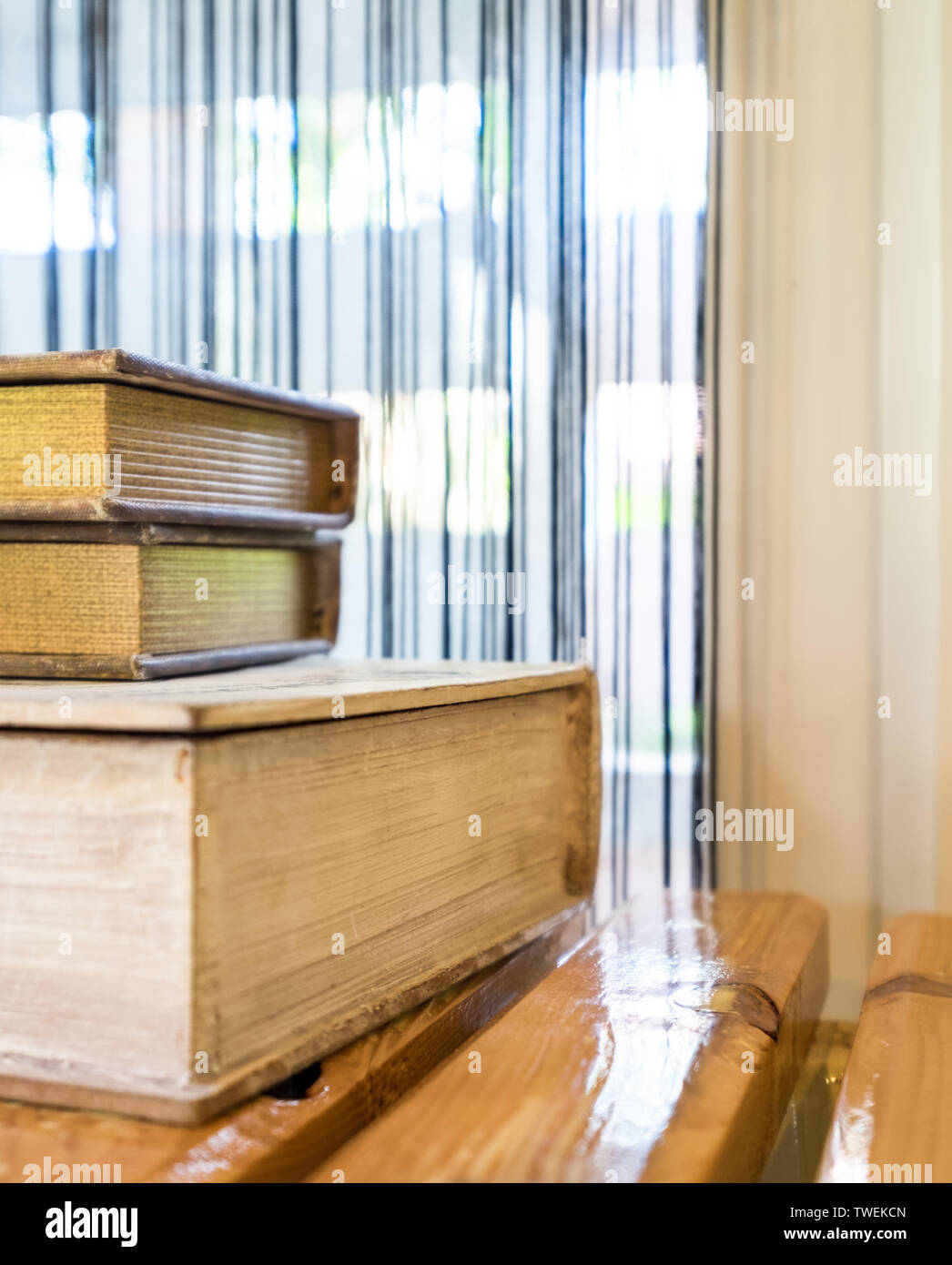 Pile to template hi-res stock photography and images - Alamy