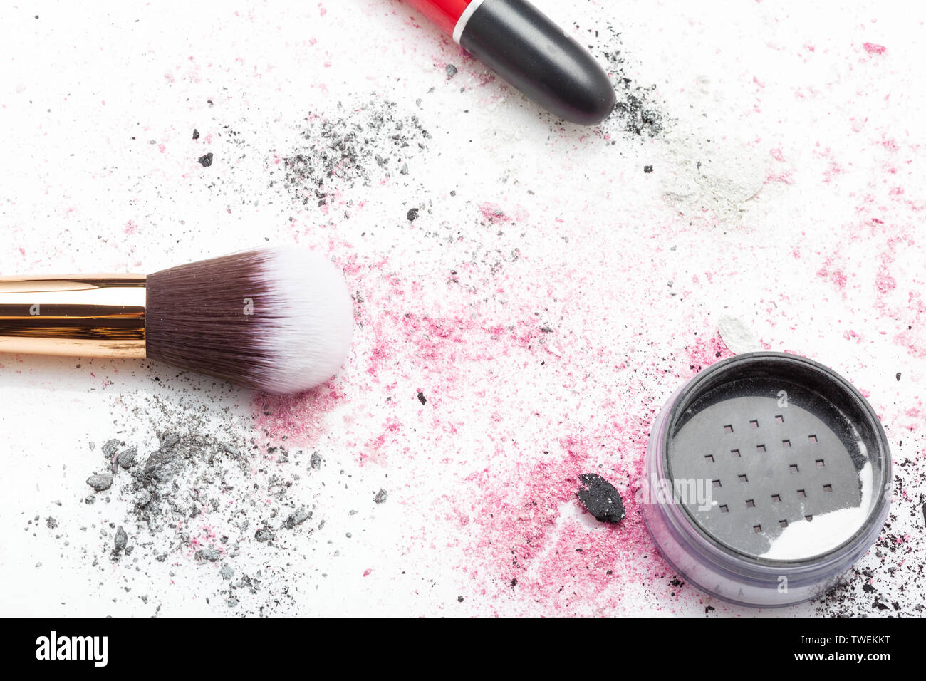 brush and powder Stock Photo - Alamy