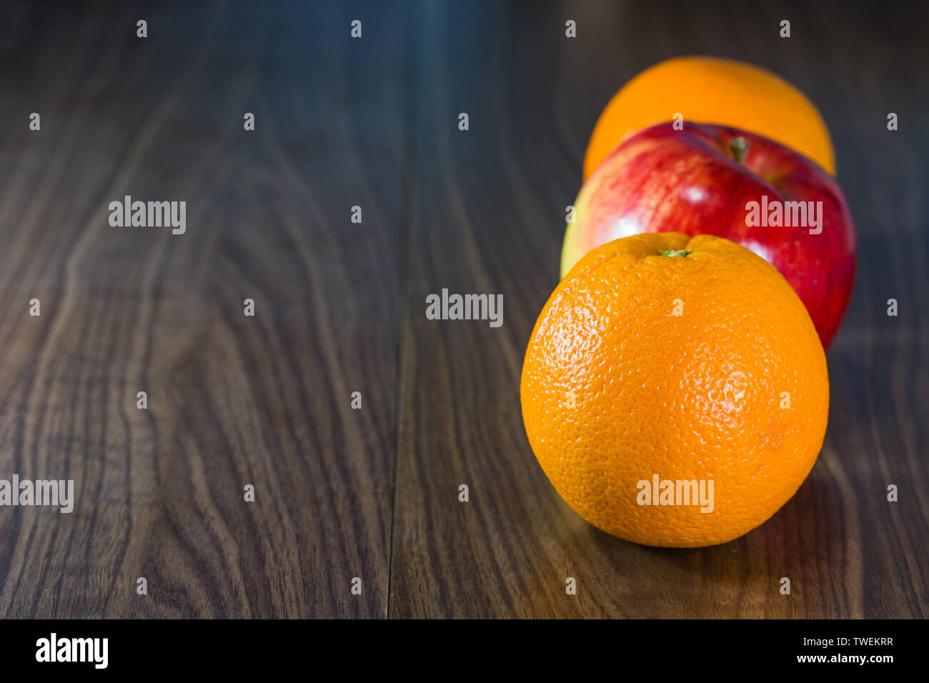 Apples and oranges comparison hi-res stock photography and images - Alamy