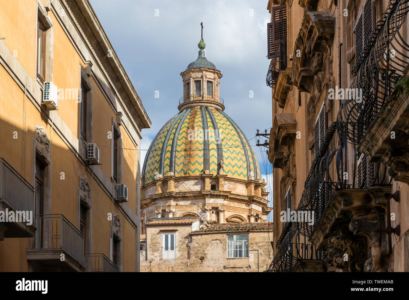 Palermo street view hi-res stock photography and images - Alamy