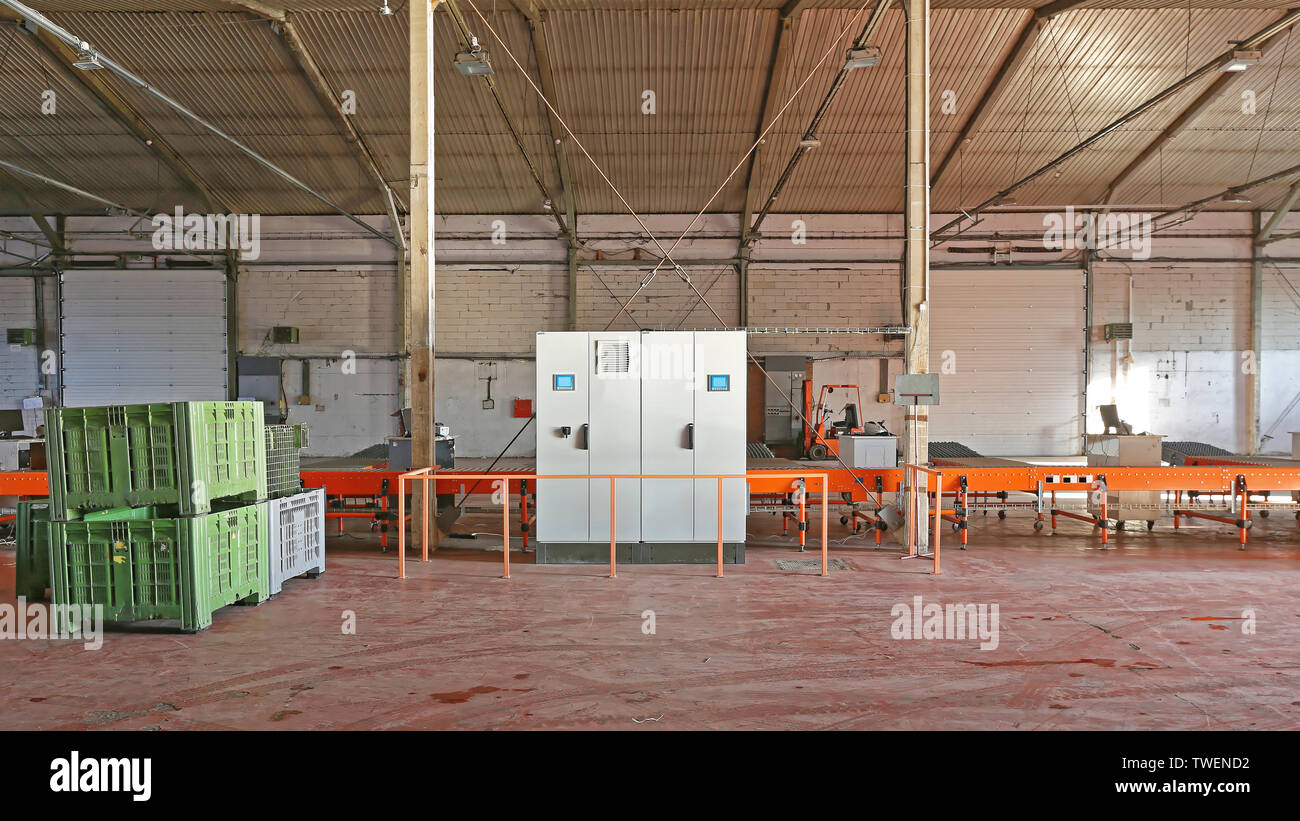 Conveyor roller hi-res stock photography and images - Alamy