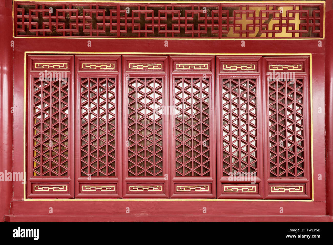 Chinese doors hi-res stock photography and images - Alamy