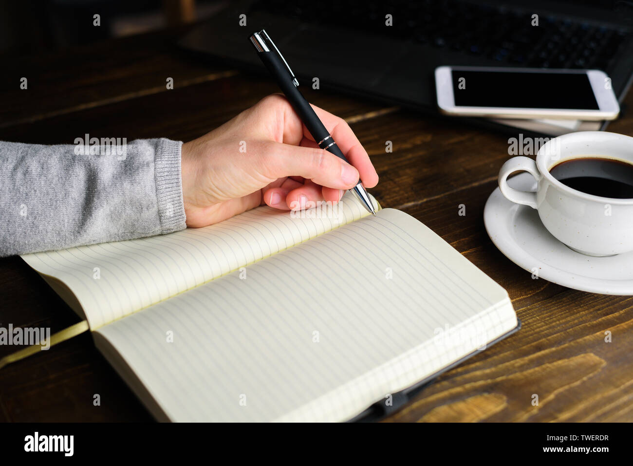 Left handed writing hi-res stock photography and images - Alamy