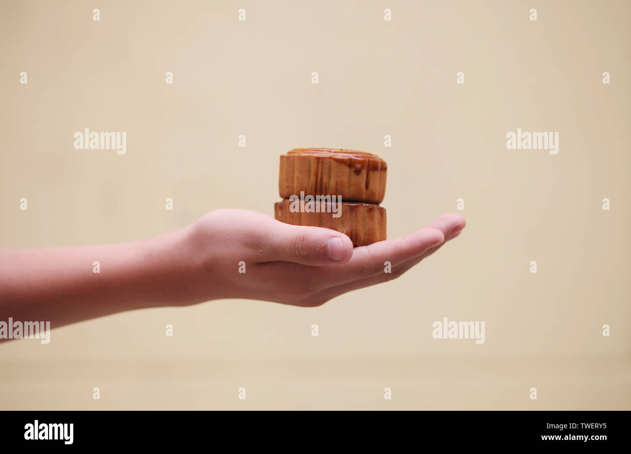 Refuse cake hi-res stock photography and images - Alamy