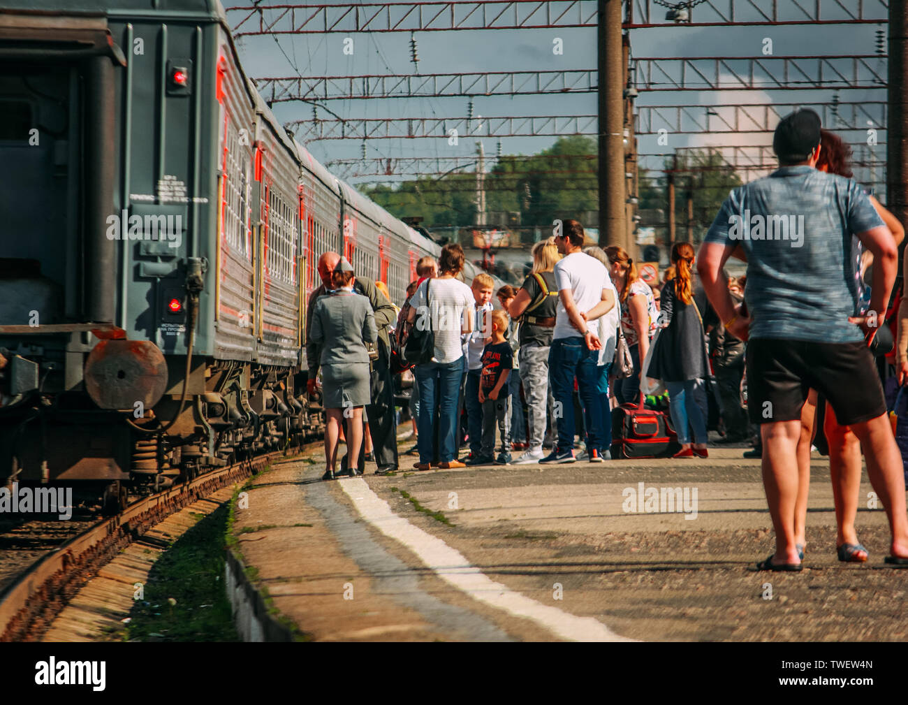 Passengers boarding metro train hi-res stock photography and images - Alamy