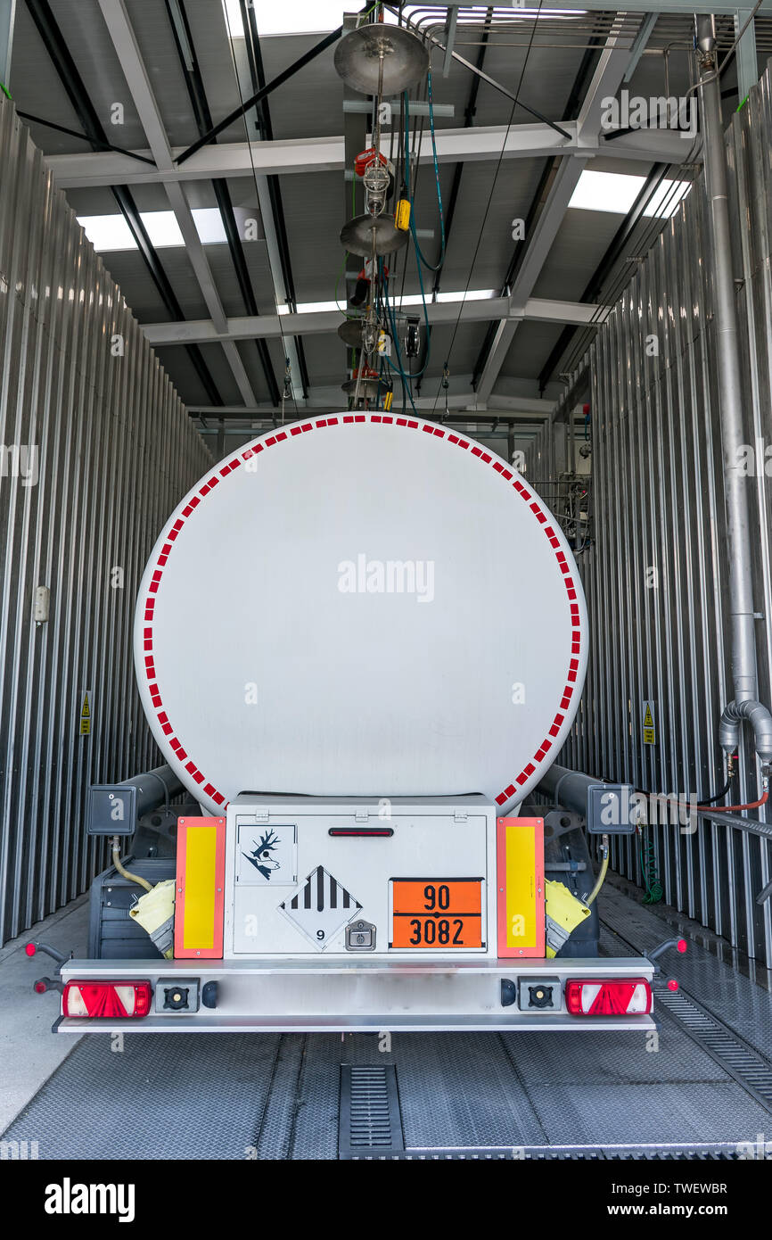 Dangerous load warning hi-res stock photography and images - Alamy