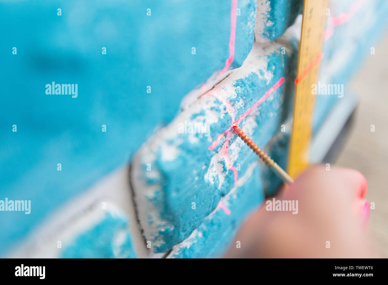 Laser level and lines on the wall Stock Photo - Alamy