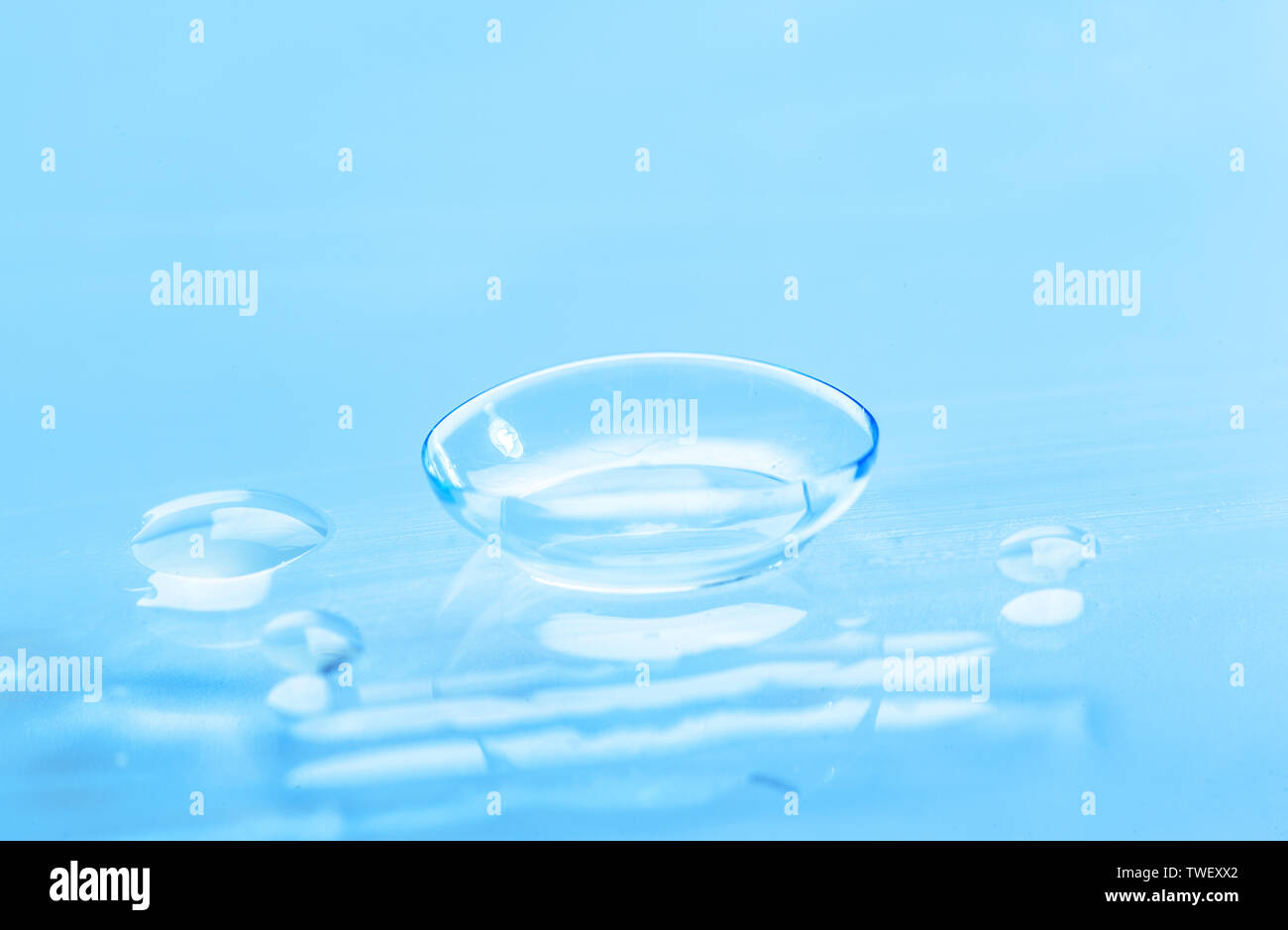 Contact lenses drops hi-res stock photography and images - Alamy