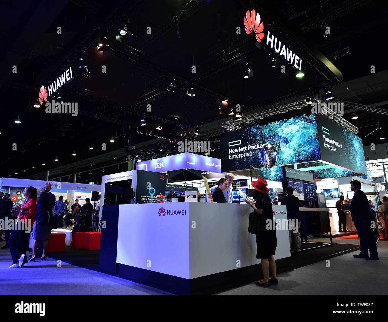 Huaweis booth hi-res stock photography and images - Alamy