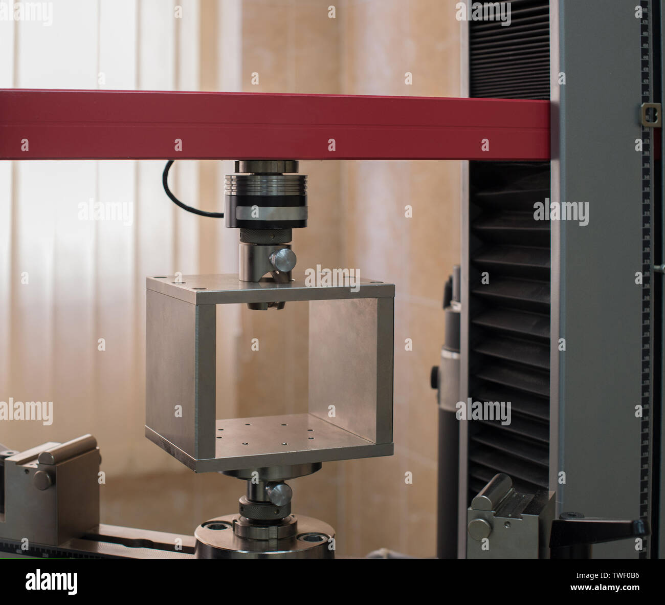 Tensile strength test machine hi-res stock photography and images - Alamy