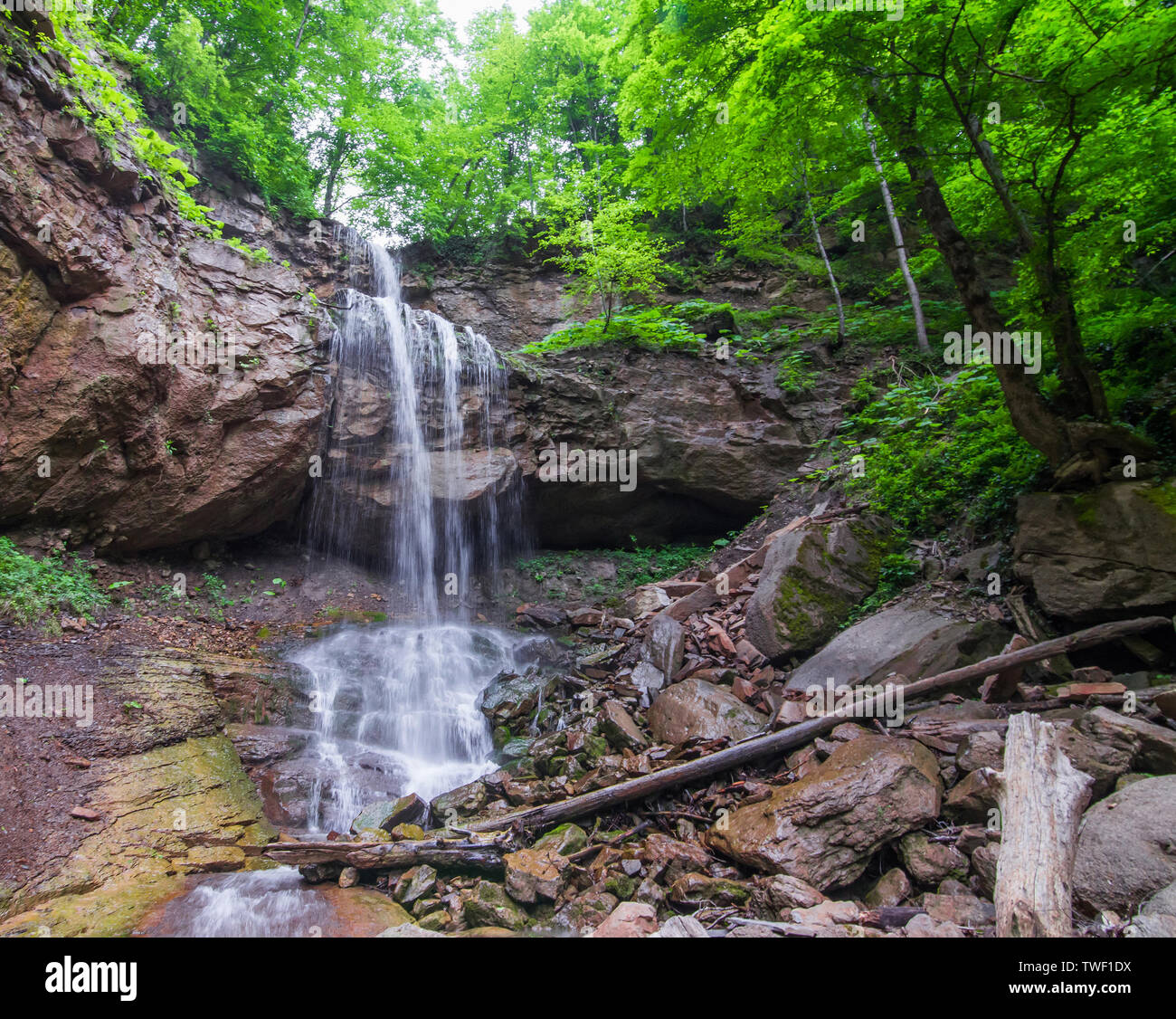 Two drop waterfall hi-res stock photography and images - Alamy