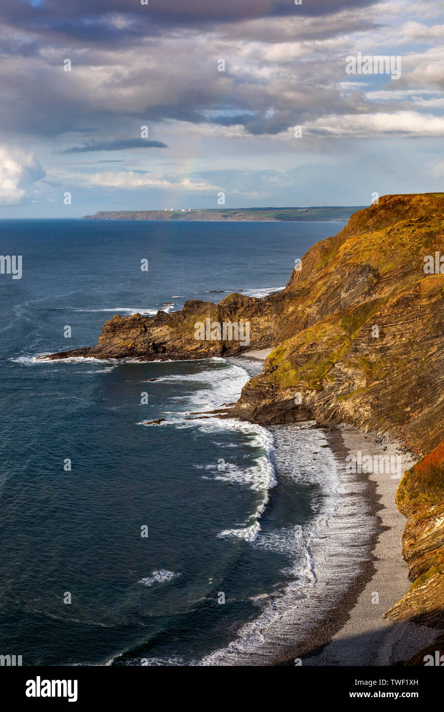 Cleave hi-res stock photography and images - Alamy