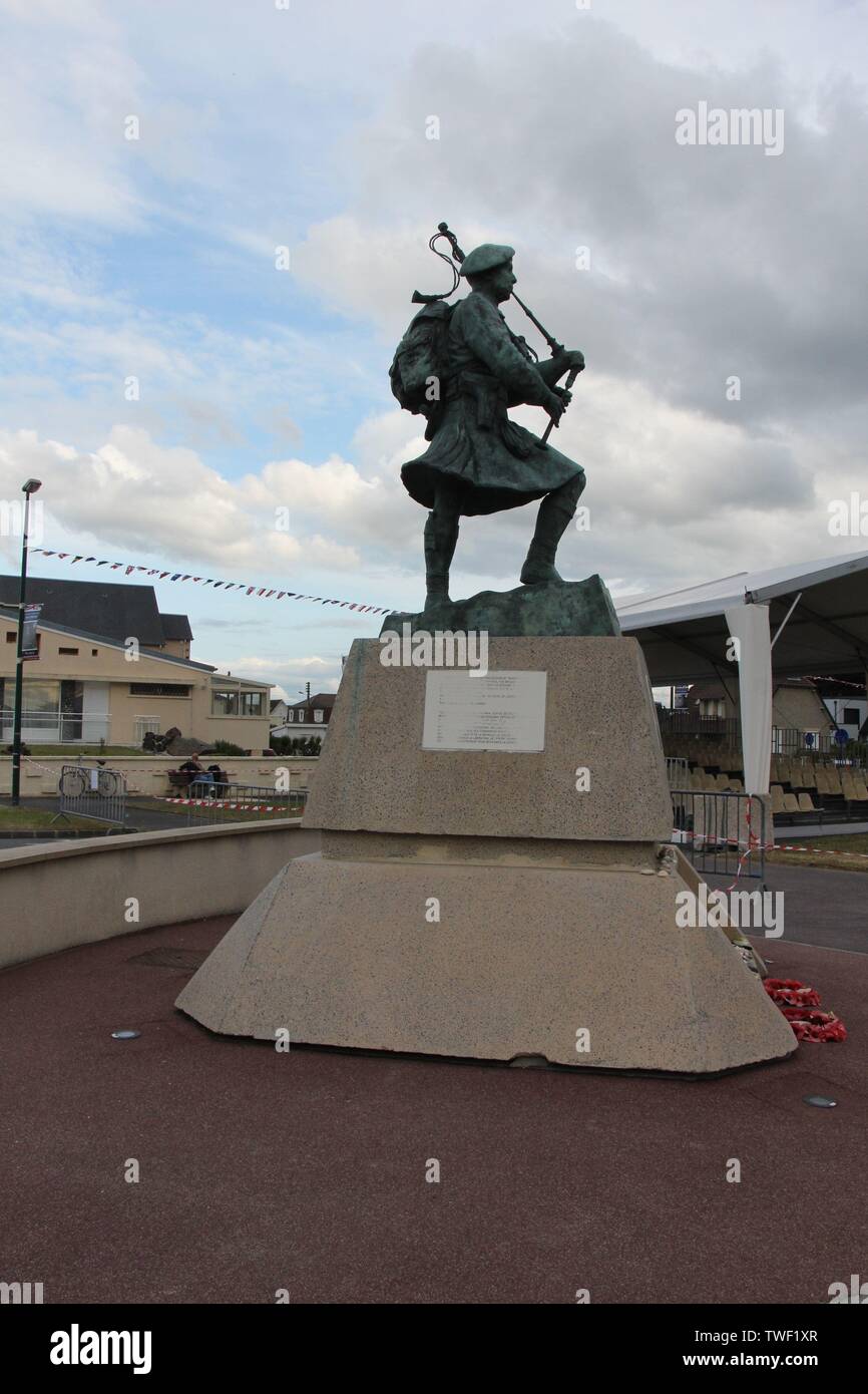 A Colleville Montgomery promenade rendant hommage aux commandos Kieffer ...