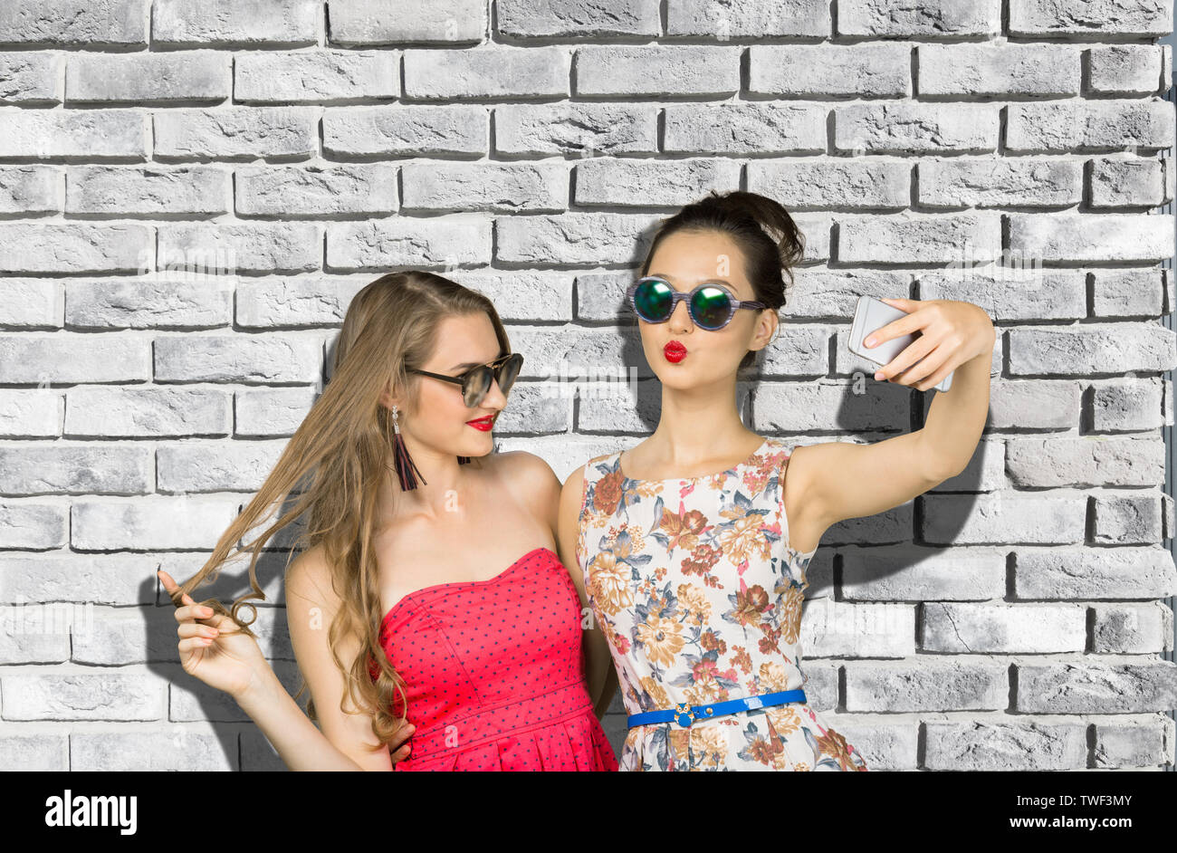 Positive friends portrait of two happy girls Stock Photo - Alamy