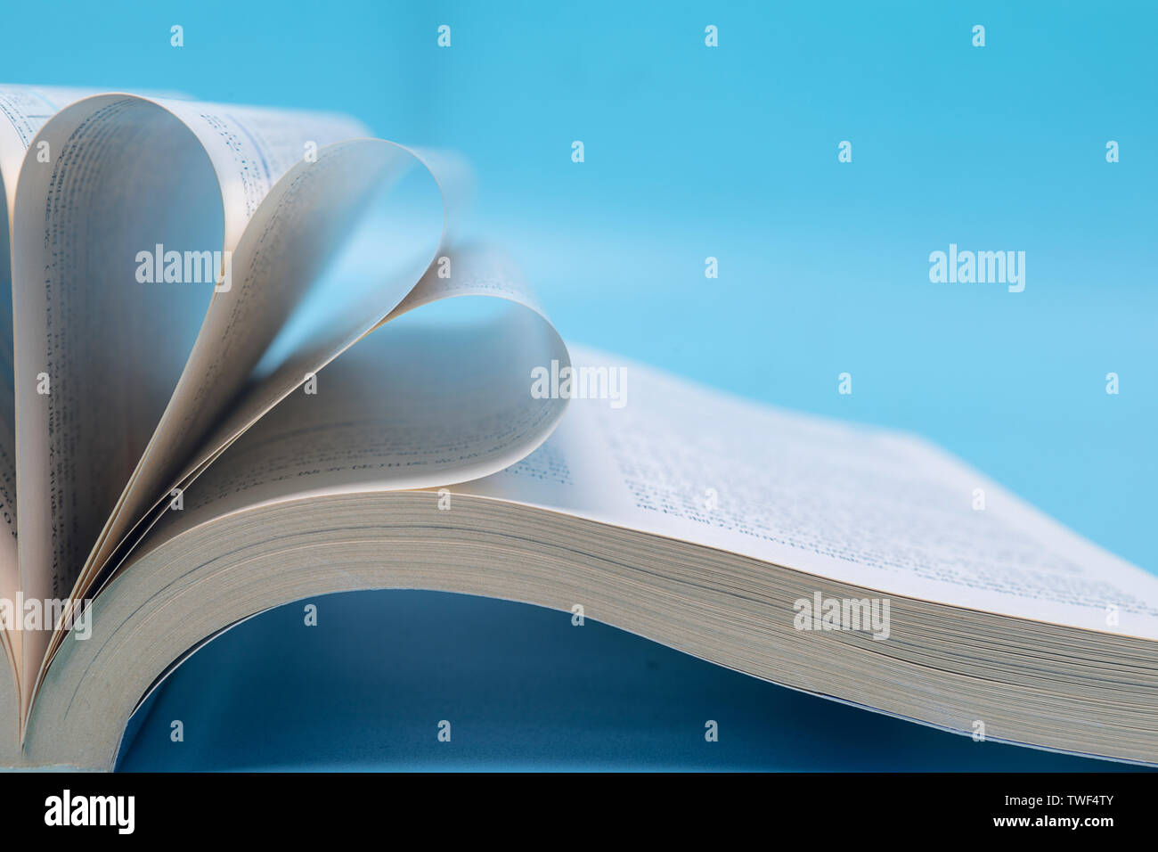 Page turning magazine hi-res stock photography and images - Alamy