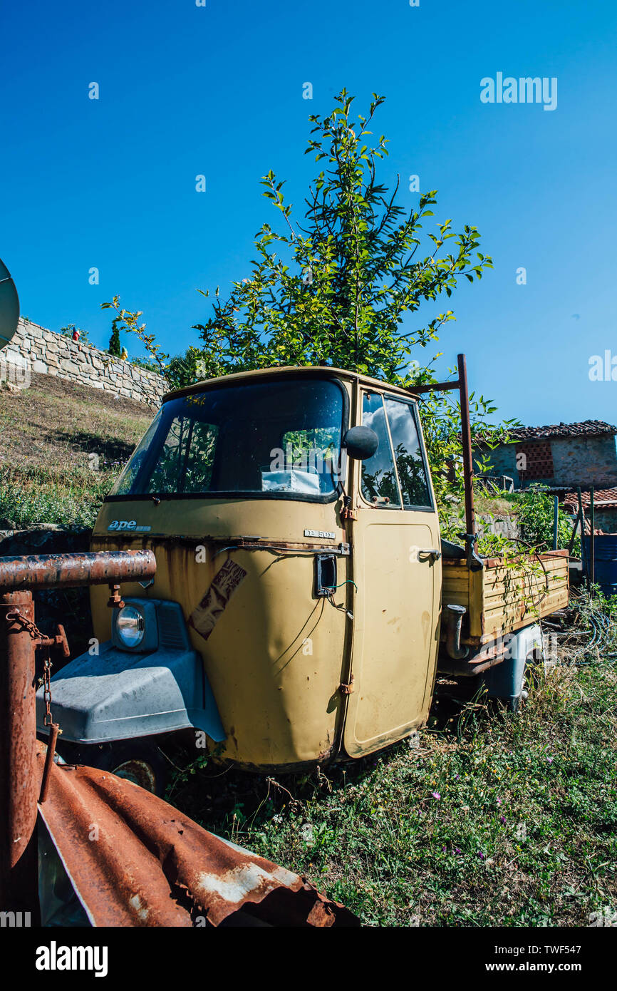 Piaggio ape 3 wheeler hi-res stock photography and images - Alamy