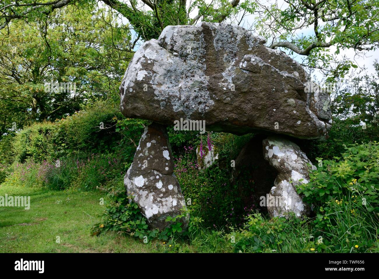 Stone burial chamber hi-res stock photography and images - Alamy