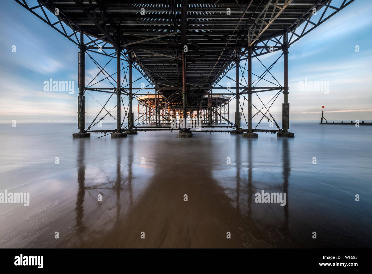 Metallic structureframework hi-res stock photography and images - Alamy