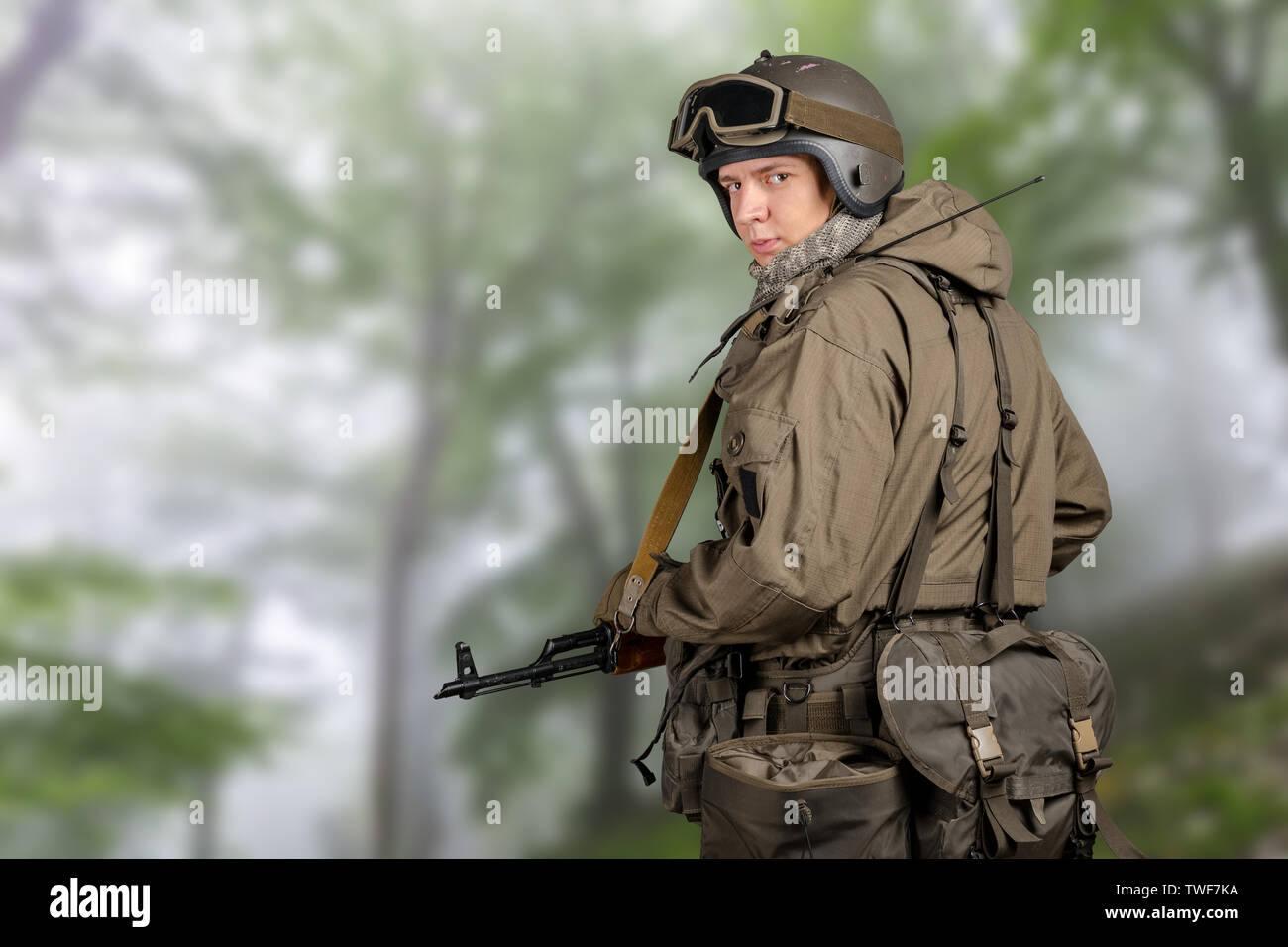 Special forces soldier with rifle Stock Photo - Alamy