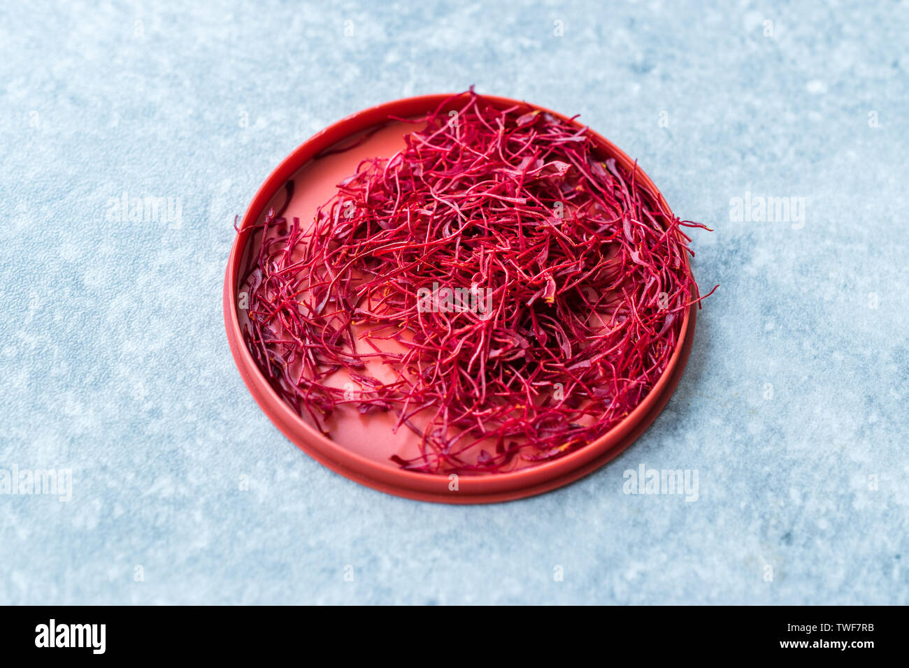 Red threads hi-res stock photography and images - Alamy
