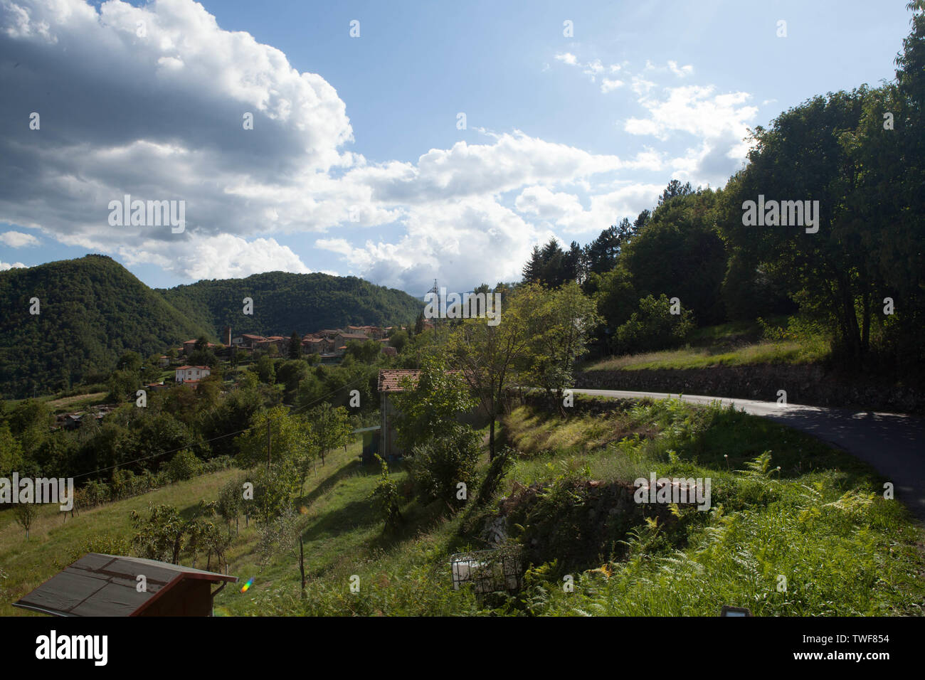 Scenery in Northern Tuscany Stock Photo - Alamy