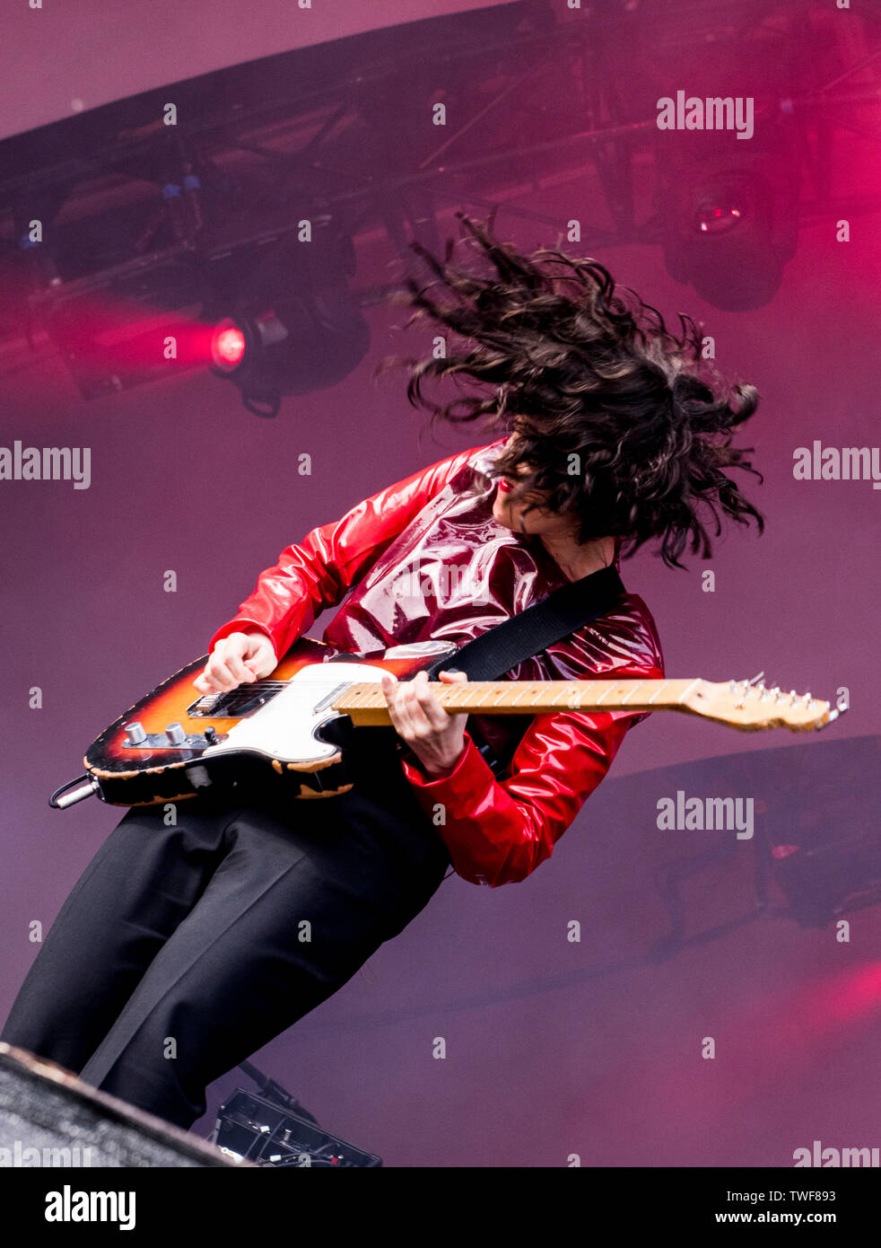 Guitarist wearing sunglasses hi-res stock photography and images - Alamy