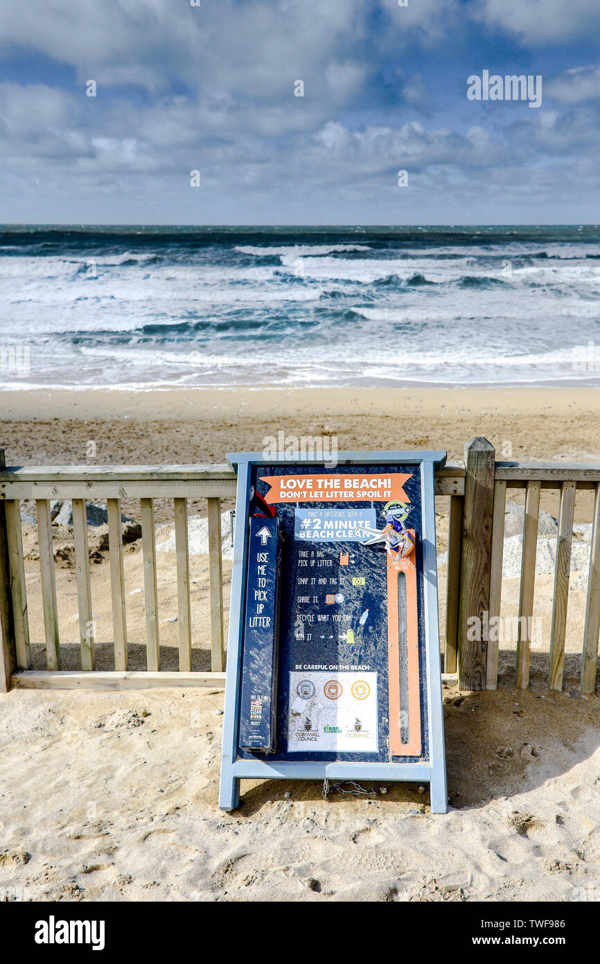 Beach litter sign hi-res stock photography and images - Alamy