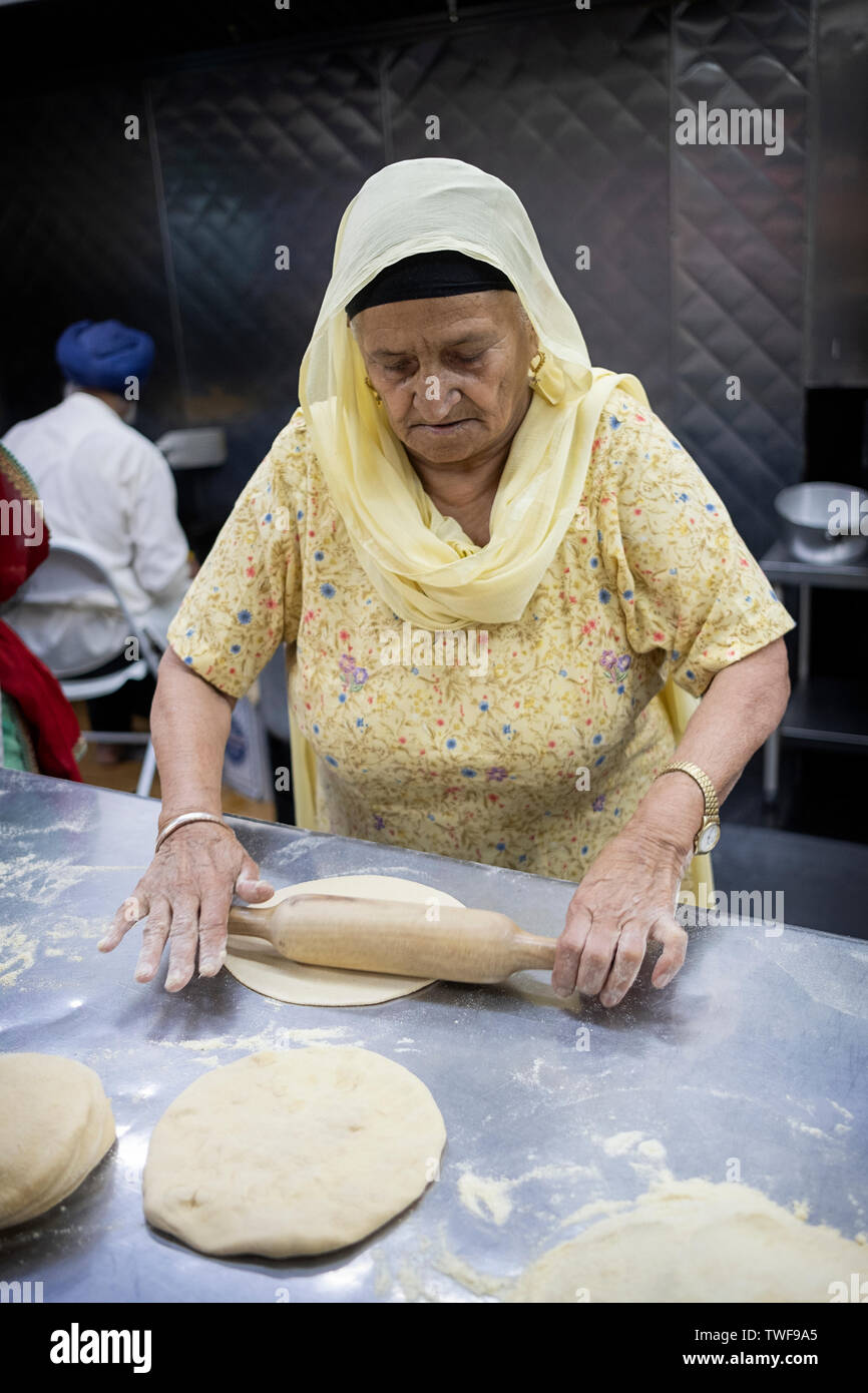 Langar sikh hi-res stock photography and images - Alamy