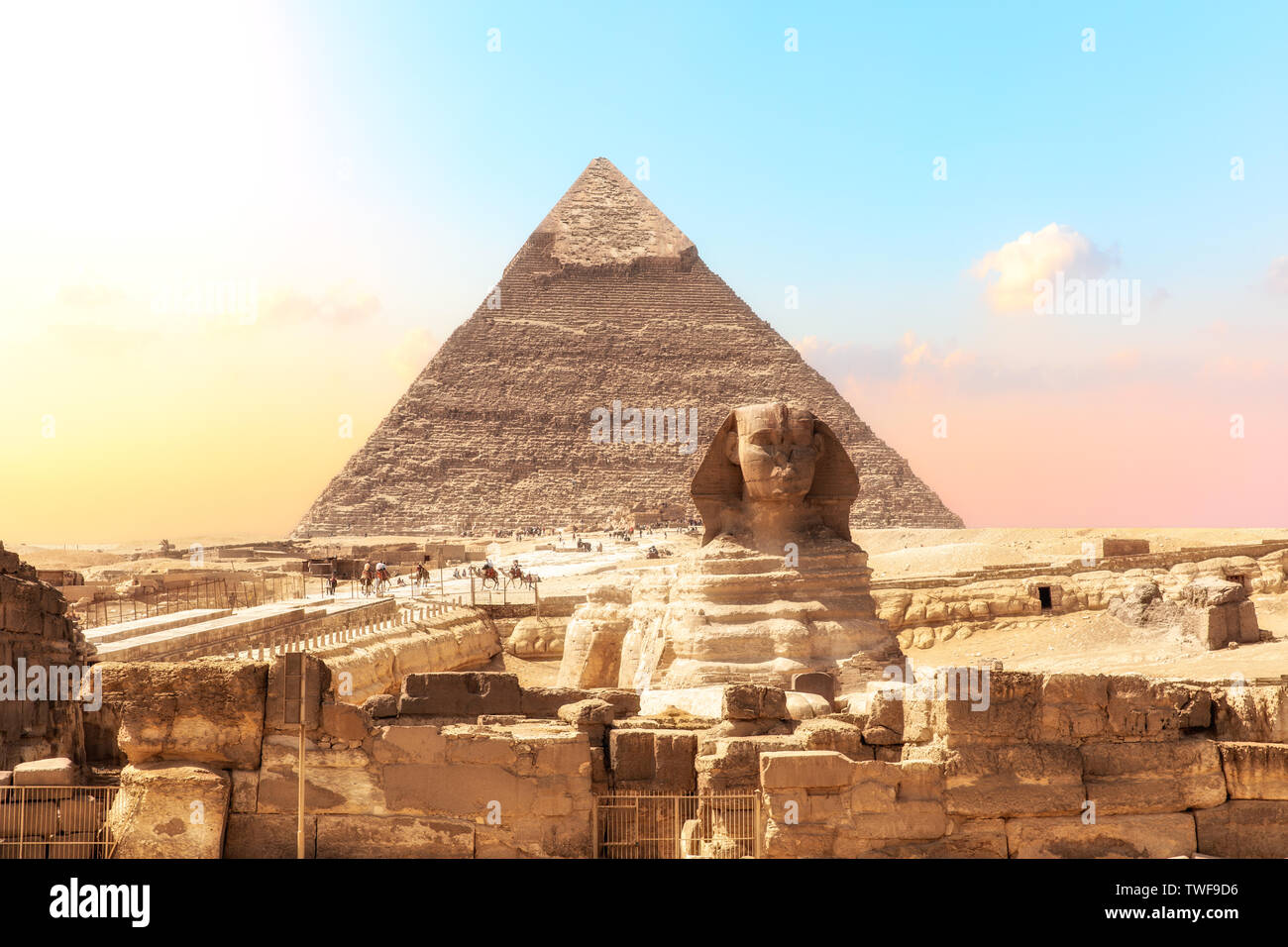 Ruins of the temple of Giza with the Sphinx and the Pyramid of Khafre ...