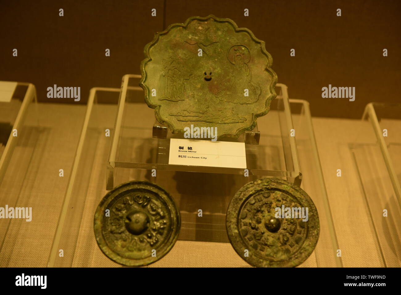 Ancient bronze mirrors hi-res stock photography and images - Alamy