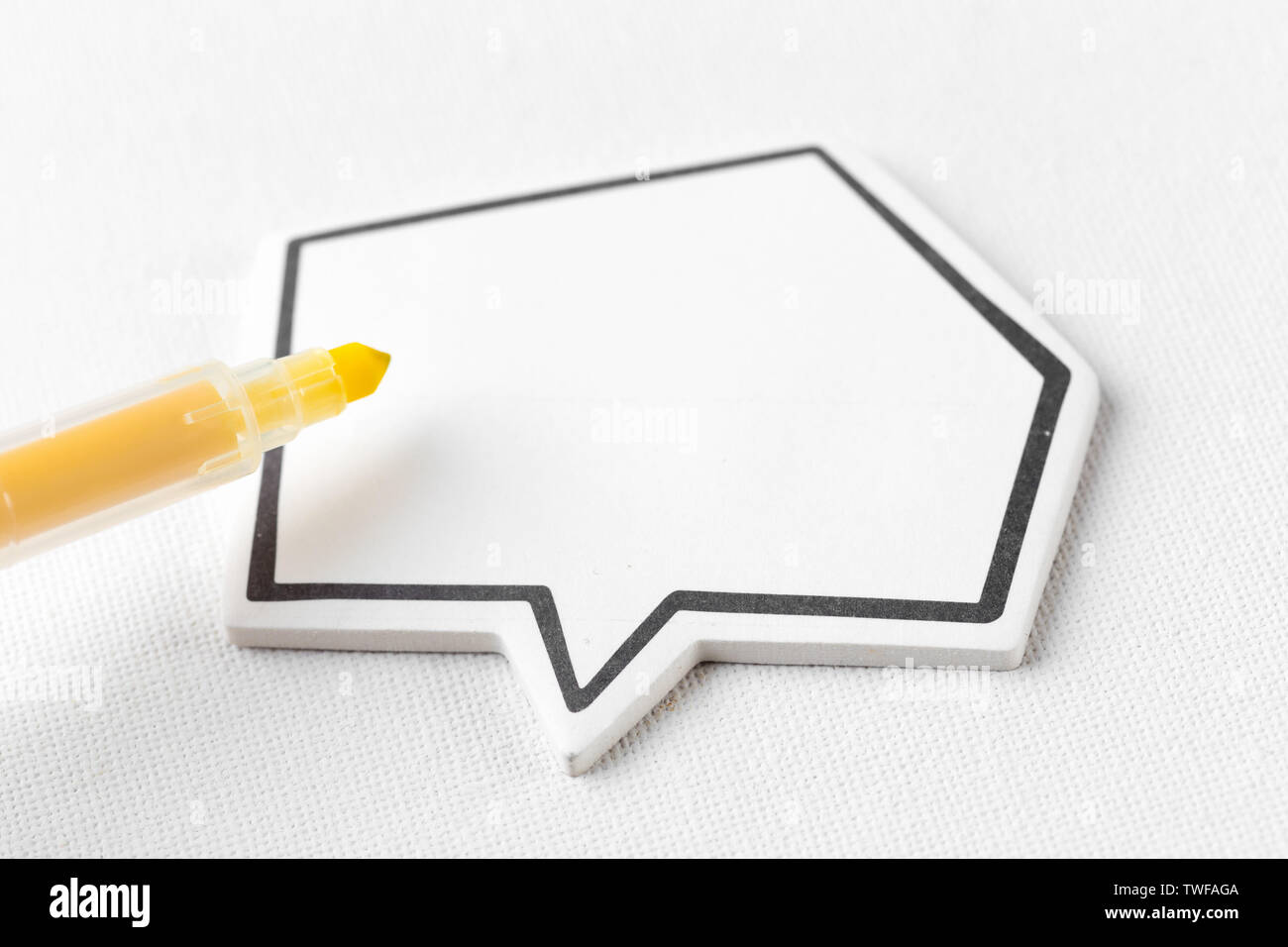 Social Media Chat Concept. Blank empty chat bubble for text Stock Photo ...