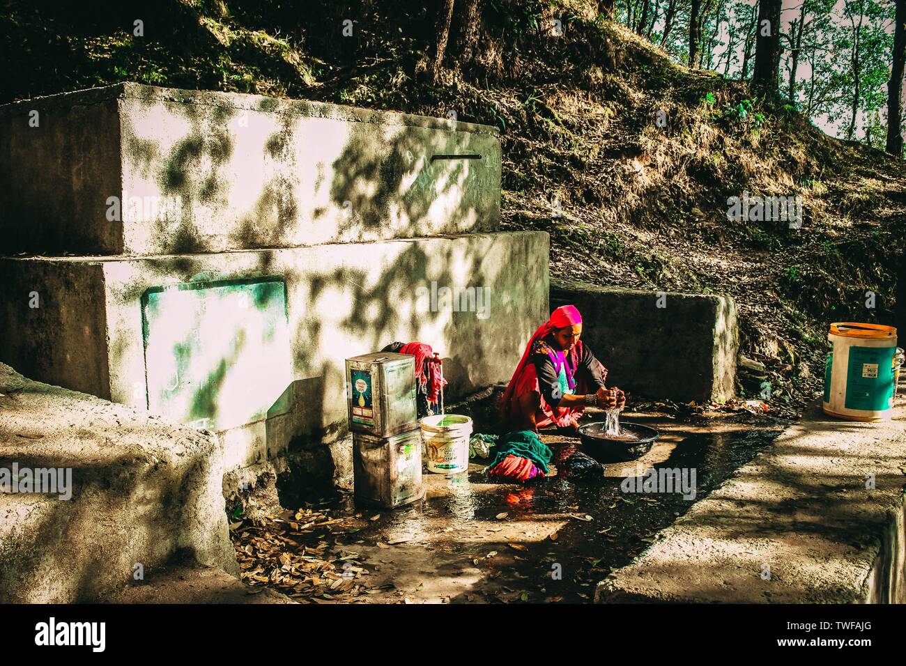 Lady washing clothes hi-res stock photography and images - Alamy