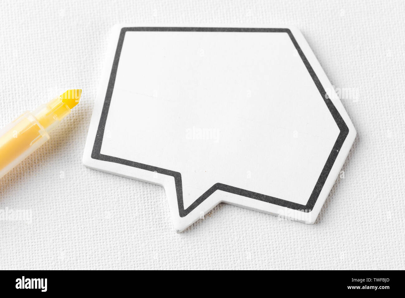 Social Media Chat Concept. Blank empty chat bubble for text Stock Photo ...