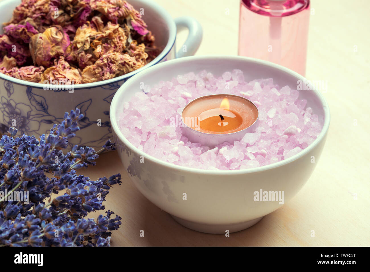 Spa set with sea salt, lavender Stock Photo - Alamy