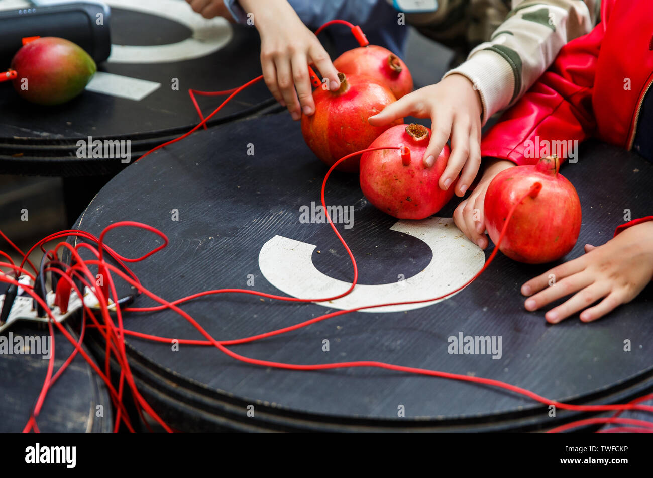 Garnet on turn table hi-res stock photography and images - Alamy