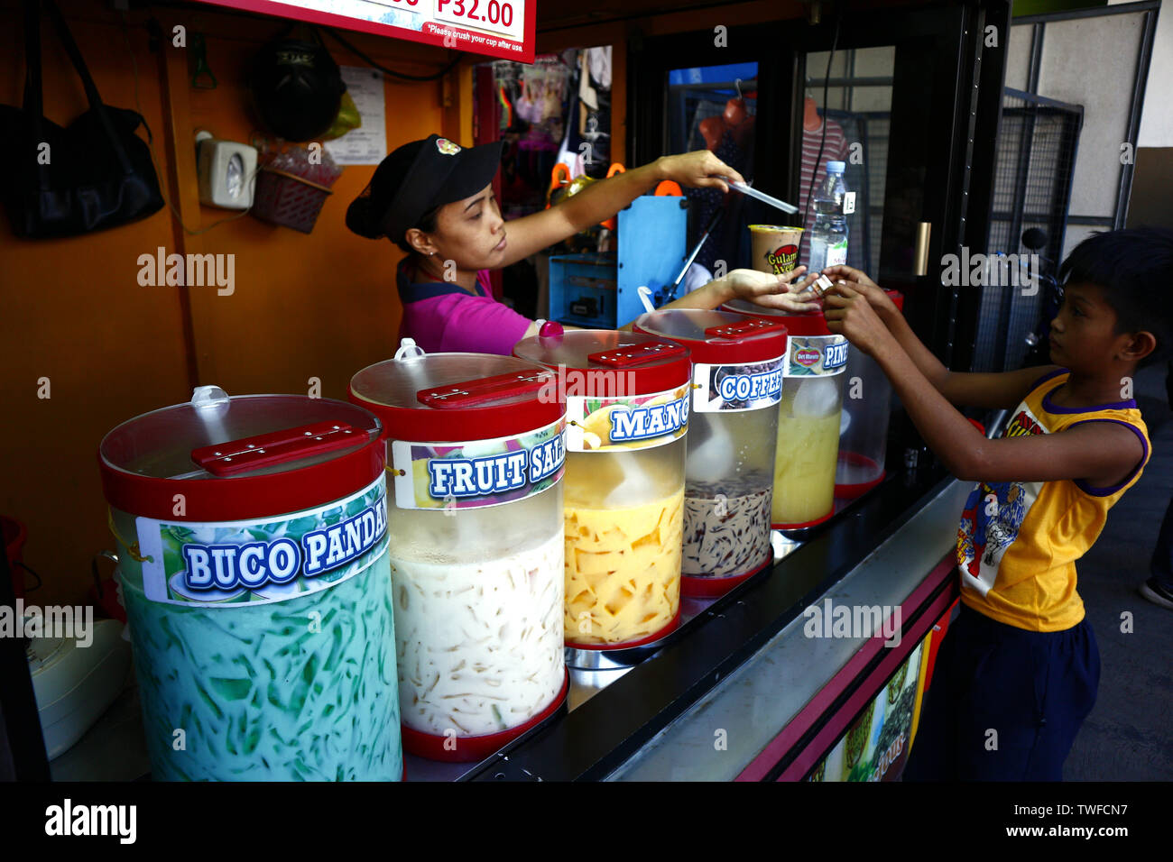 Fruit shake stall hi-res stock photography and images - Alamy