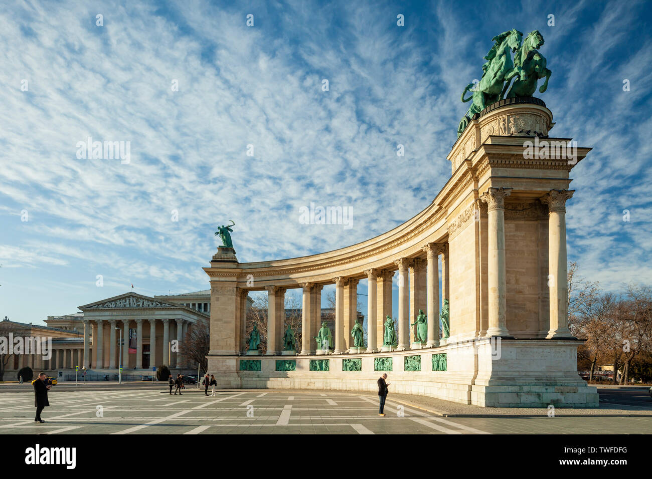 Heroes square statue hi-res stock photography and images - Alamy
