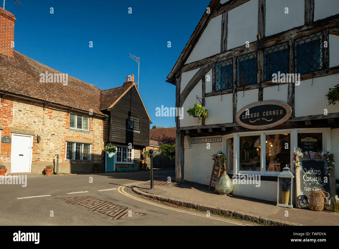 Shere surrey cottage village hi-res stock photography and images - Alamy