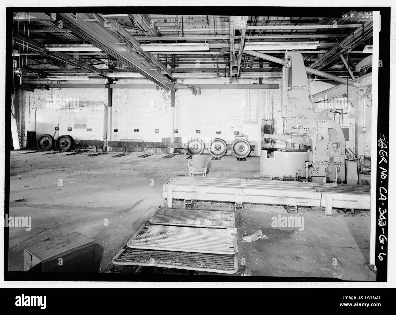 PLANING MILL, FIRST FLOOR INTERIOR, LOOKING SOUTH. THE LARGE DEVICE IS ...