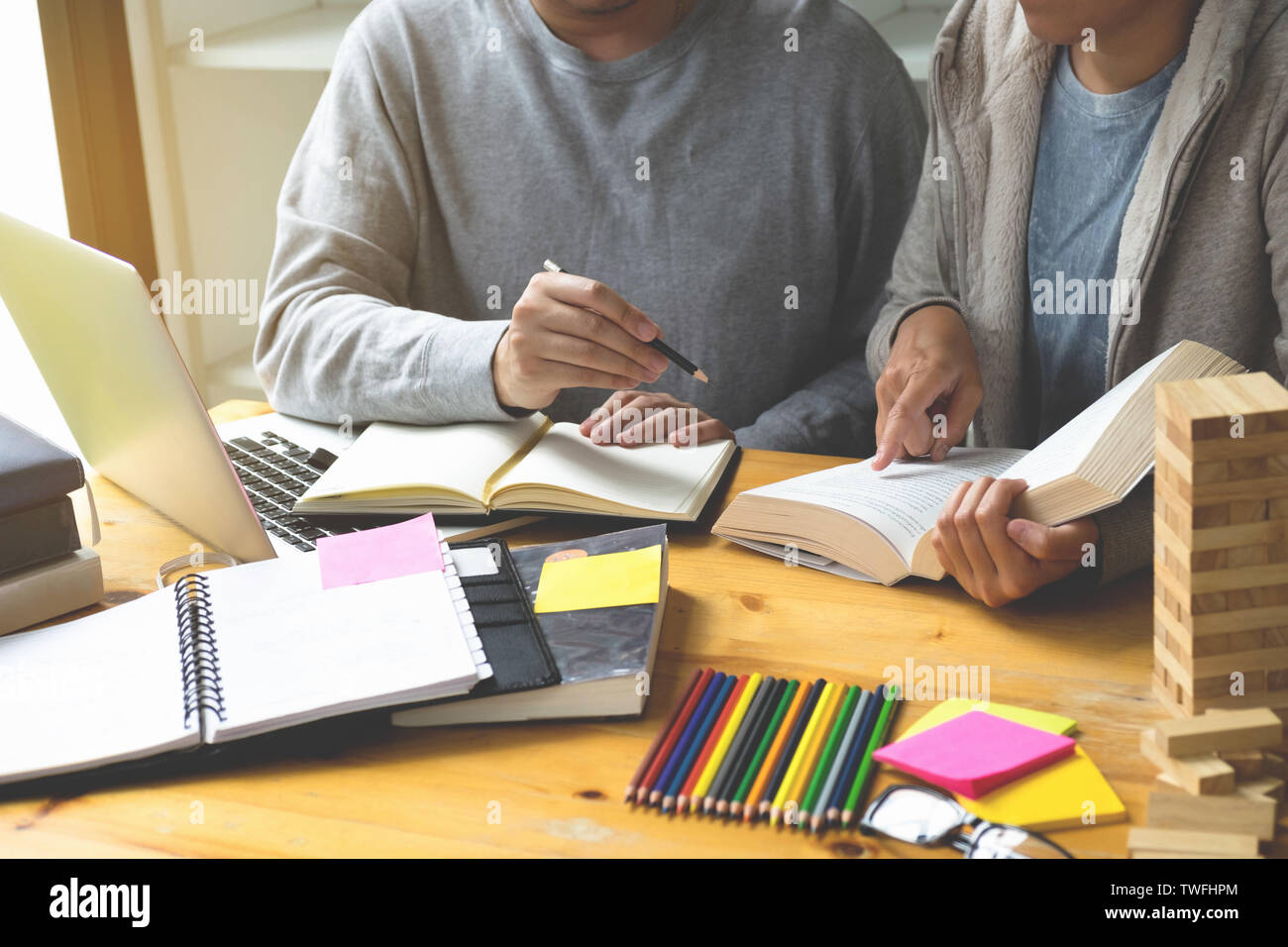 Helping students study library hi-res stock photography and images - Alamy
